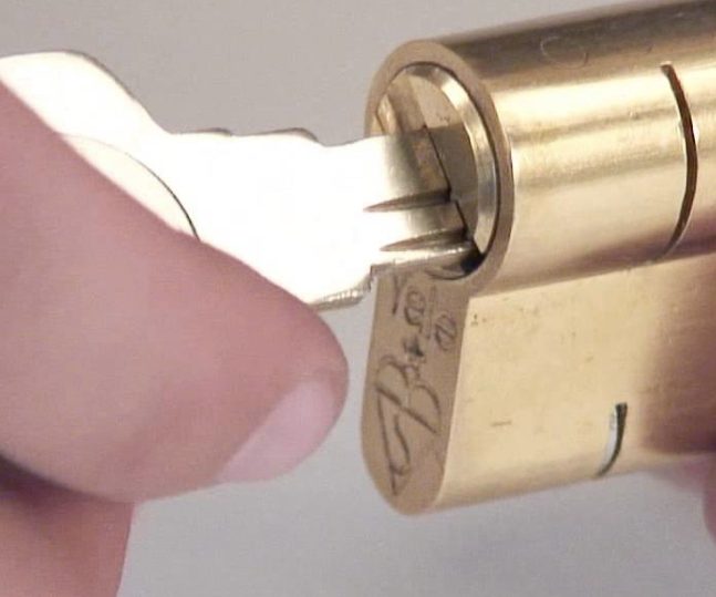 Door Lock Repairs In NW London - NW Locksmith London 247